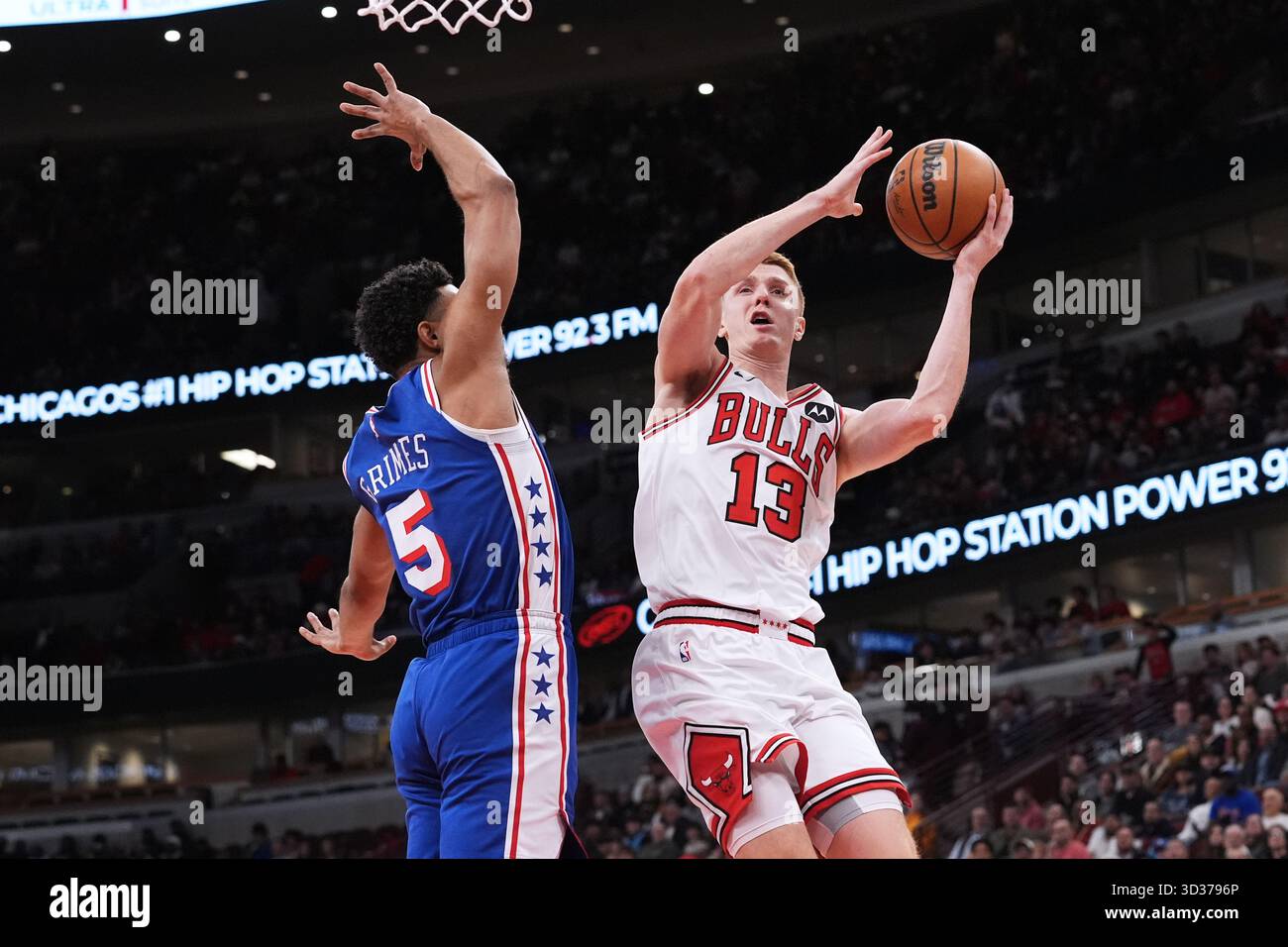 Chicago Bulls guard/forward Kevin Huerter, right, drives to the basket ...