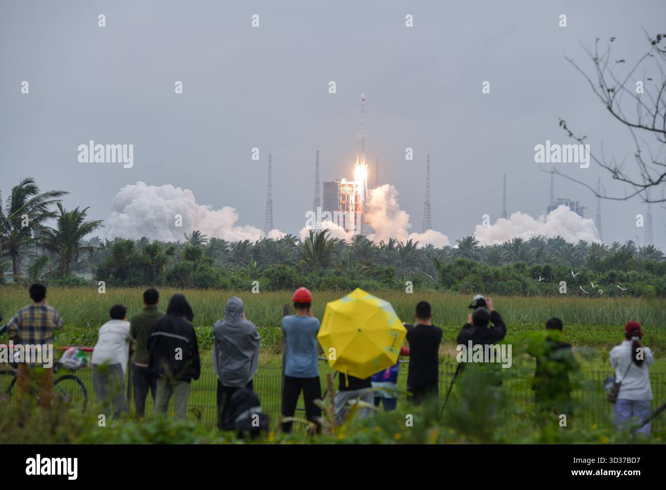 **CHINESE MAINLAND, HONG KONG, MACAU AND TAIWAN OUT** China launches ...