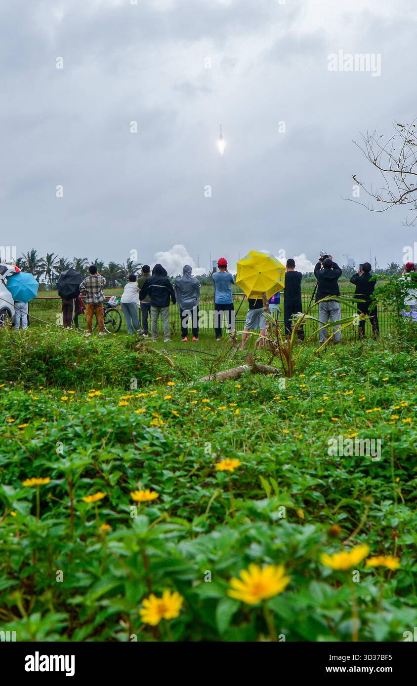 **CHINESE MAINLAND, HONG KONG, MACAU AND TAIWAN OUT** China launches ...
