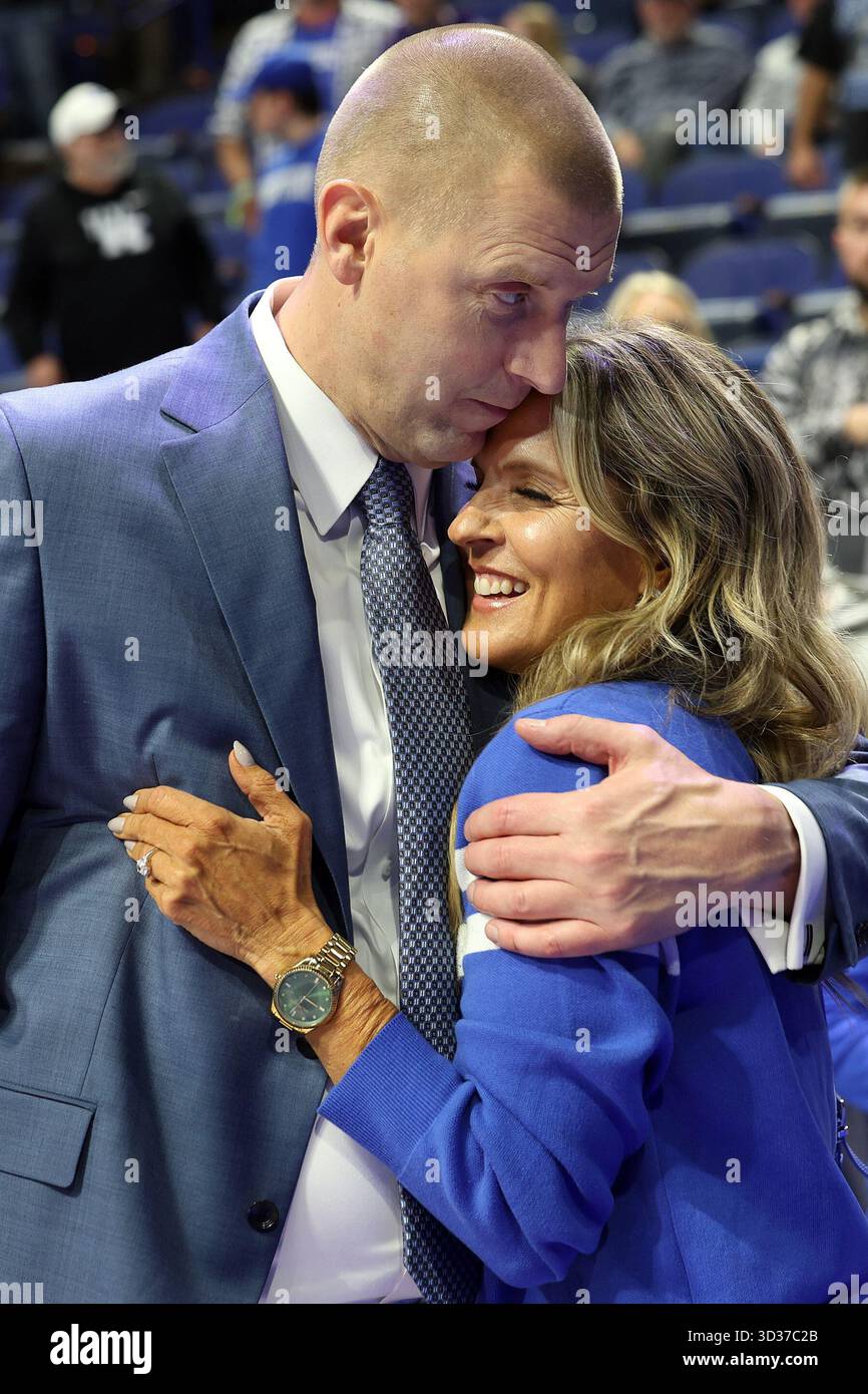Kentucky head coach Mark Pope, left, gets a hug from his wife Lee Ann after an NCAA college ...