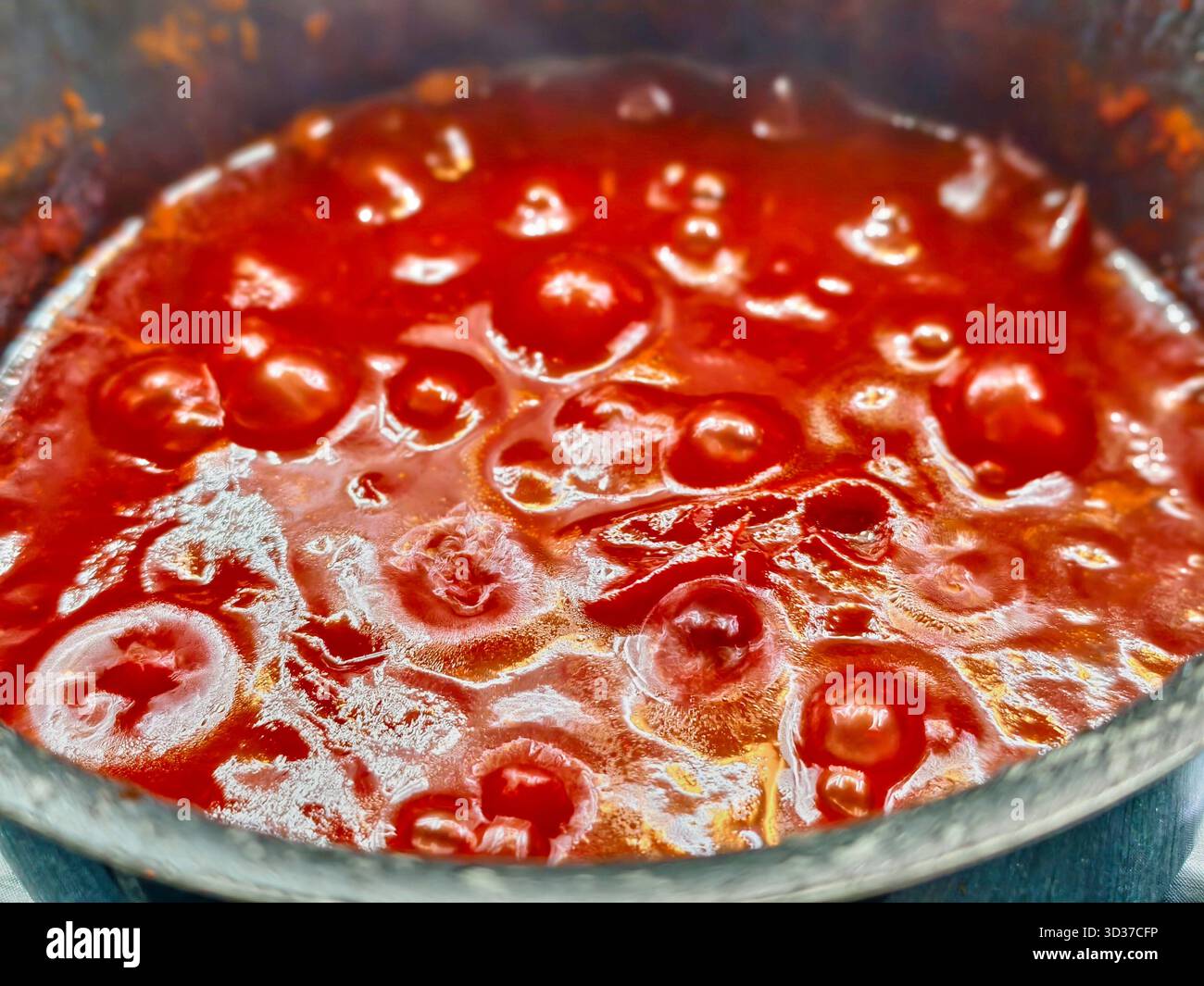 Rich tomato soup simmering hi-res stock photography and images - Alamy