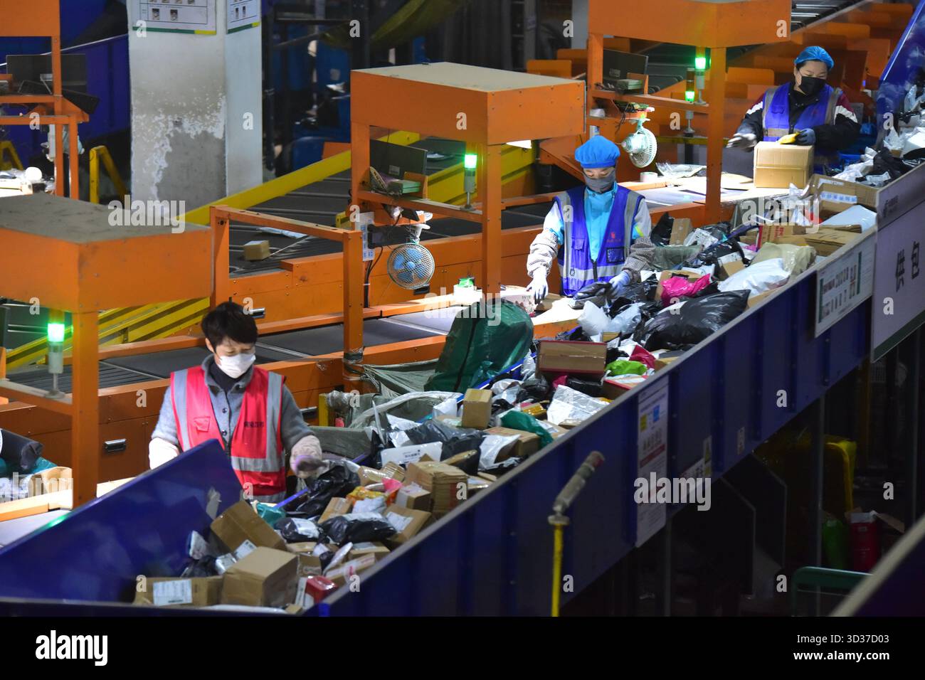 FUYANG, CHINA - NOVEMBER 5, 2025 - Staff are sorting express packages ...