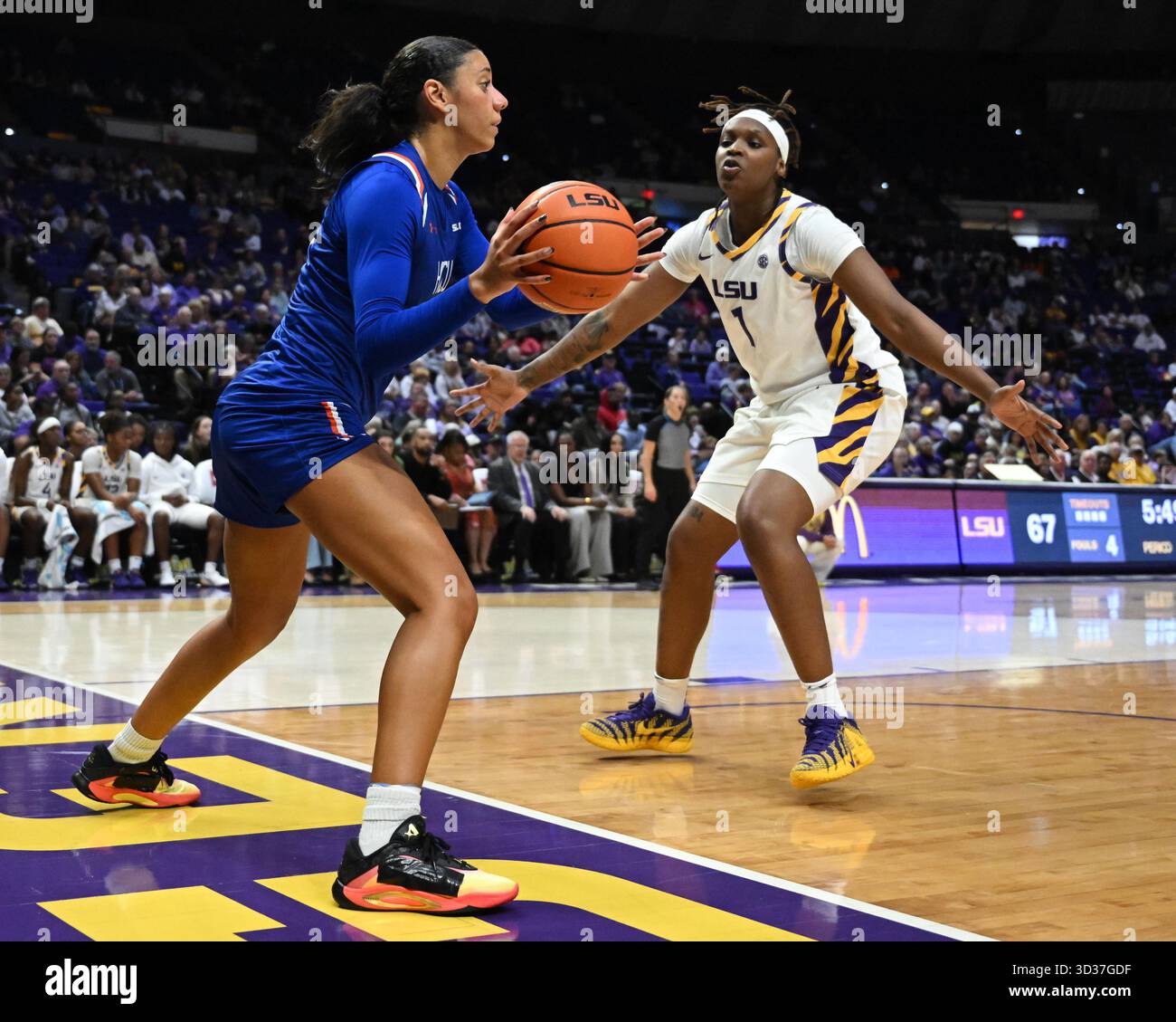 Houston Christian's guard Jordan Jackson (15) passes the ball against ...