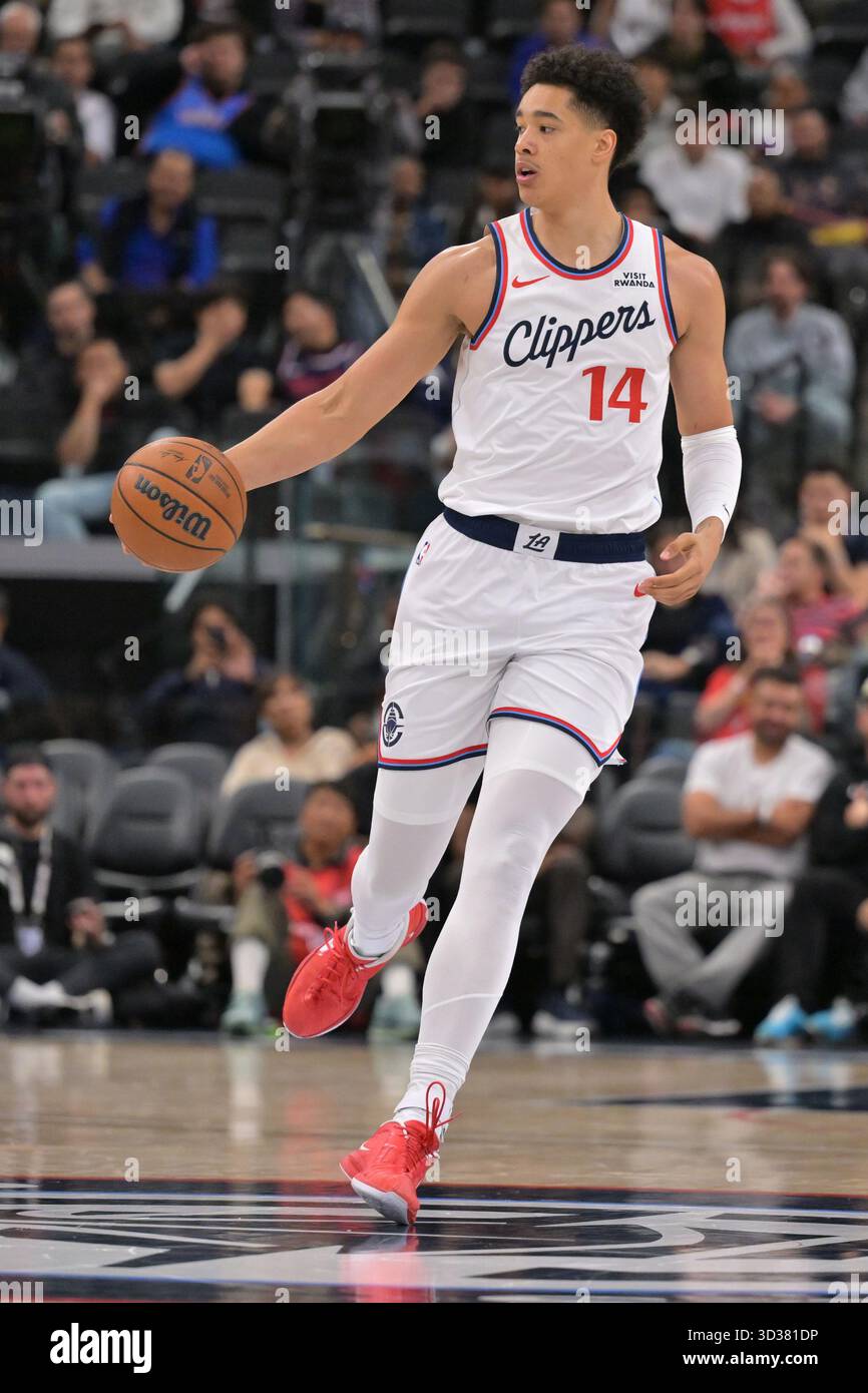 Los Angeles Clippers center Yanic Konan Niederhauser handles the ball ...