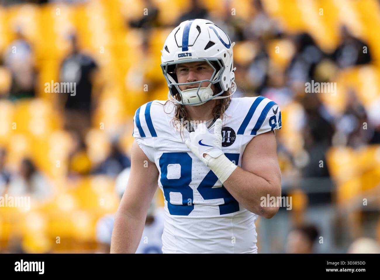 Indianapolis Colts tight end Tyler Warren (84) warms up before an NFL ...