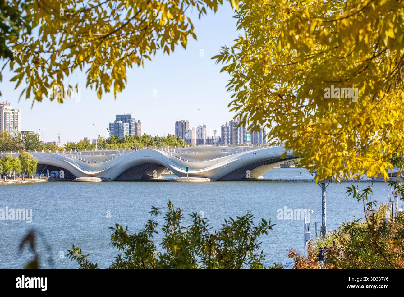 Autumn scenery along the Tongzhou section of the Grand Canal in Beijing ...