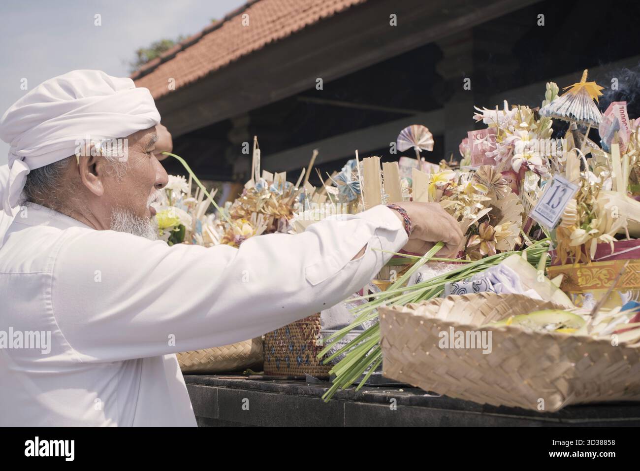 Balinese Hindu Priest Performing Ritual during Ceremony Stock Photo - Alamy
