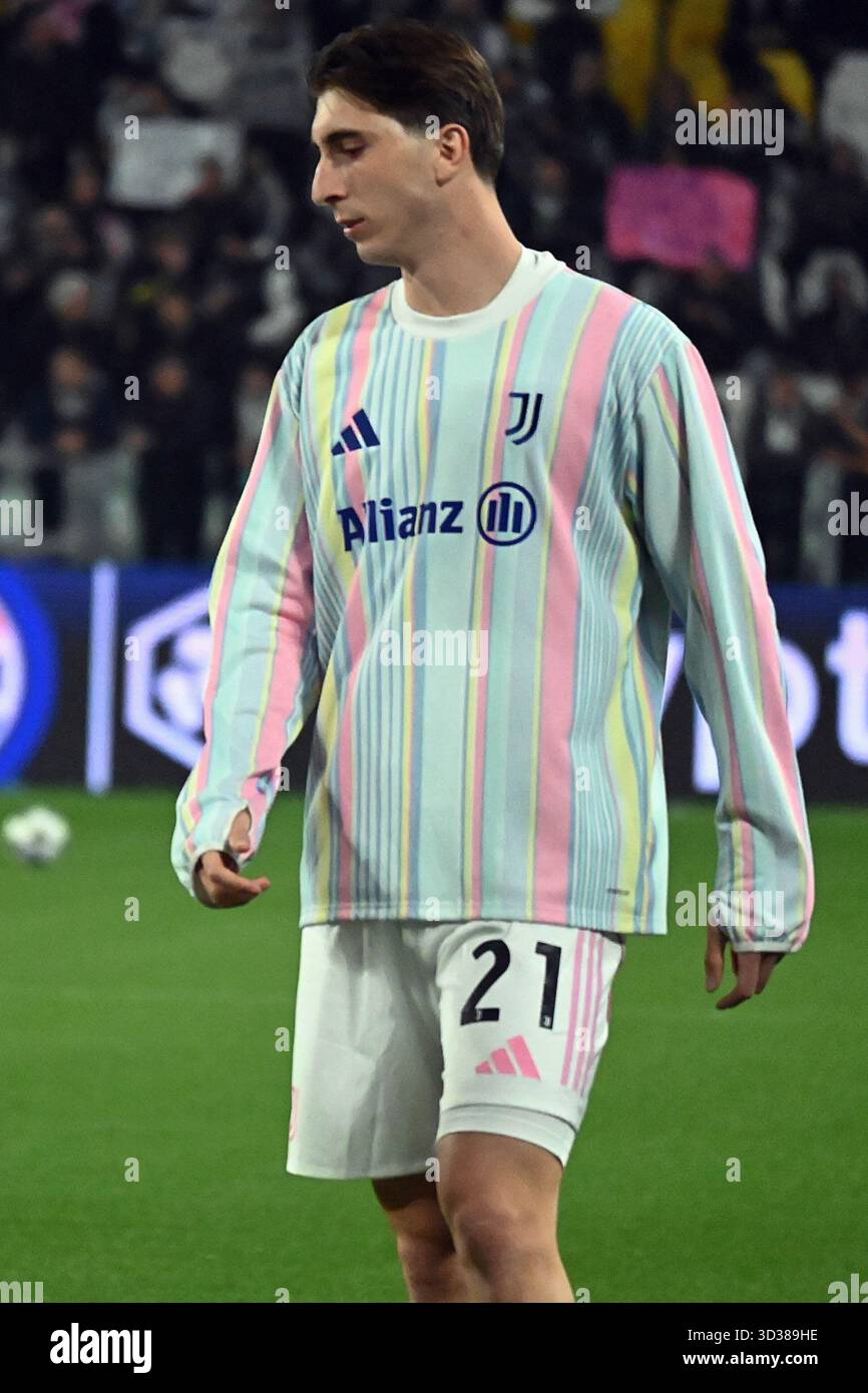 Fabio Miretti (Juventus Fc) pre-match warm-up during Juventus FC vs ...
