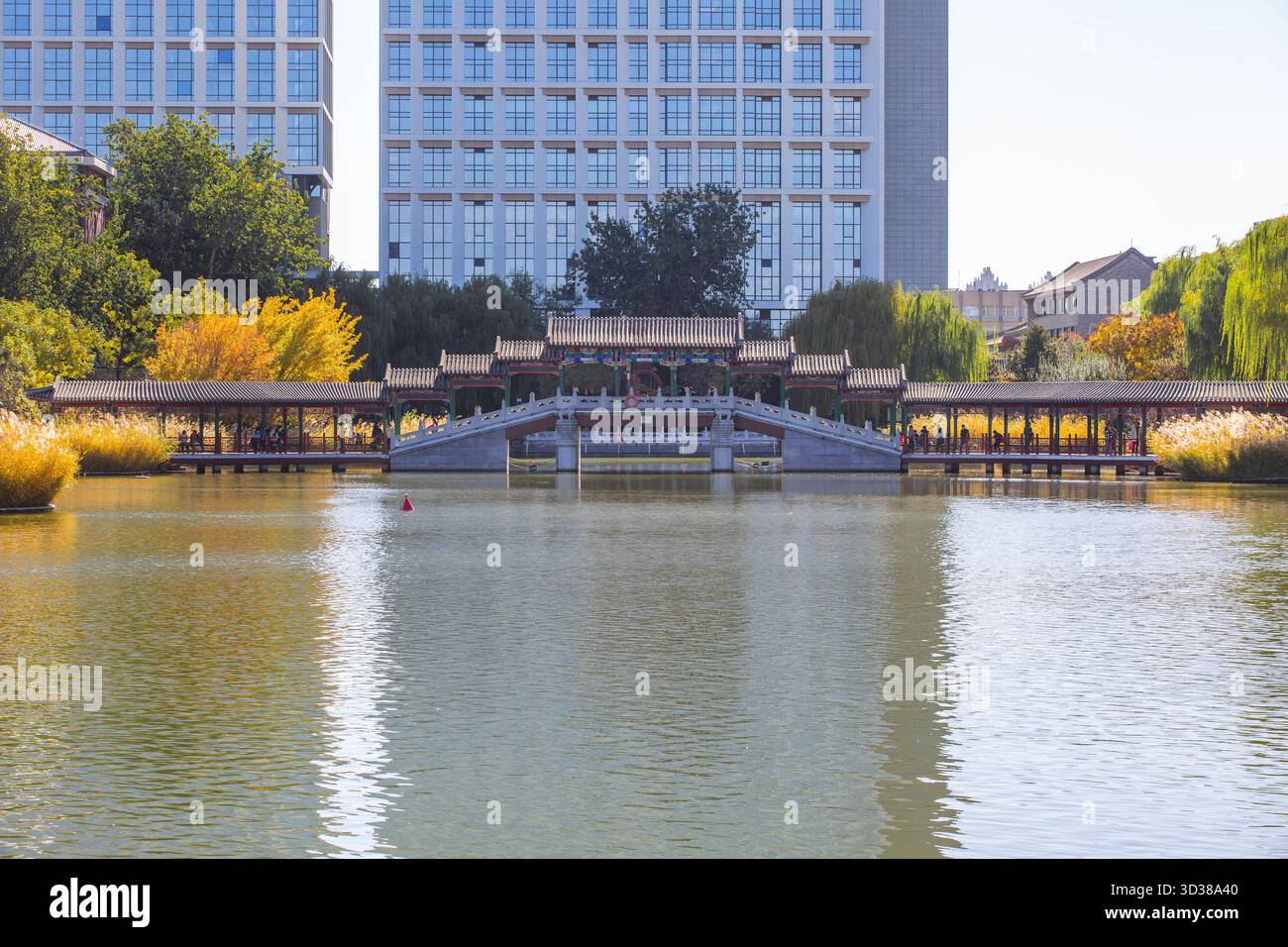 Autumn scenery along the Tongzhou section of the Grand Canal in Beijing ...