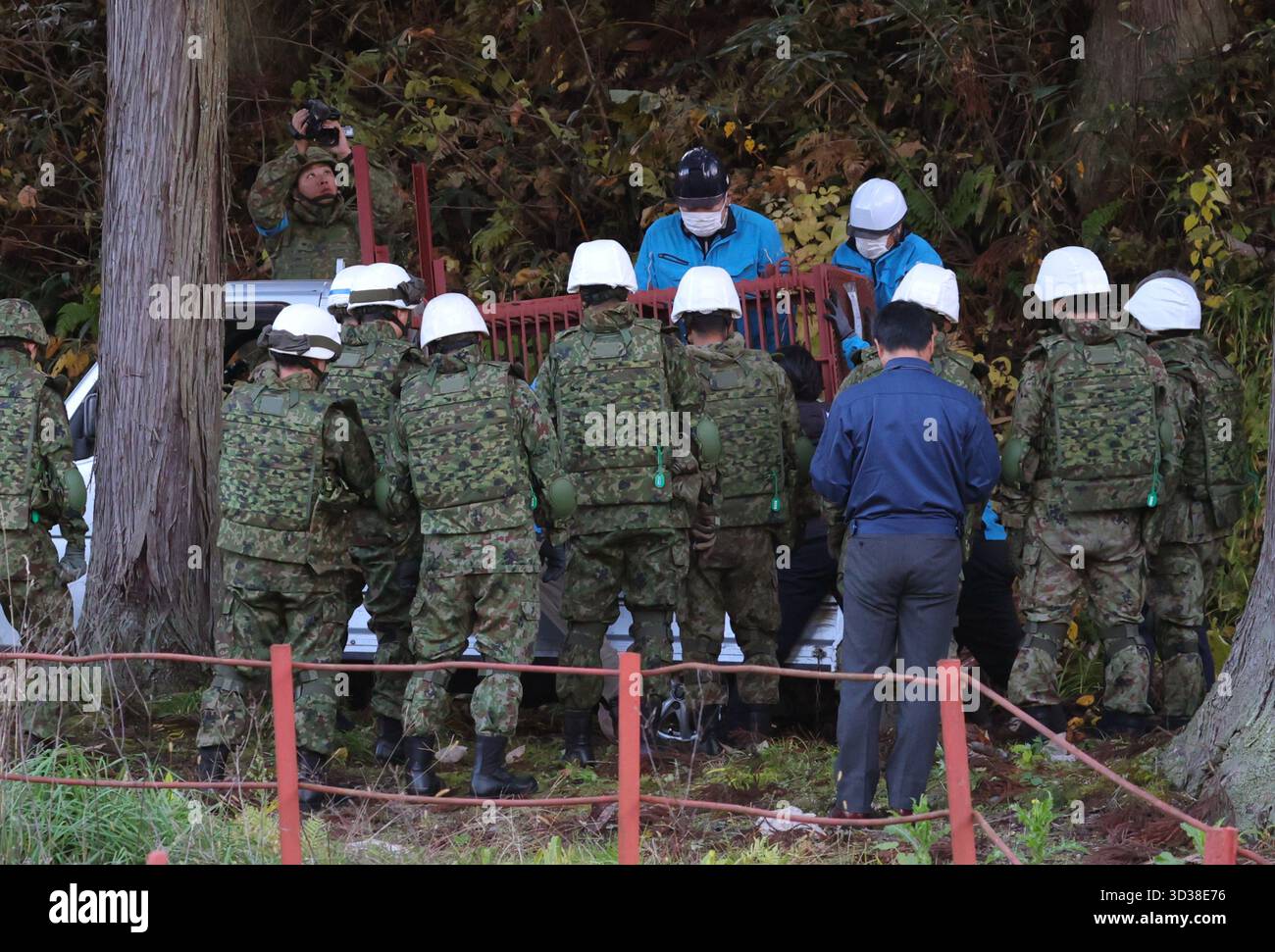 Members of the Japan Self-Defense Forces set up bear traps and are on ...