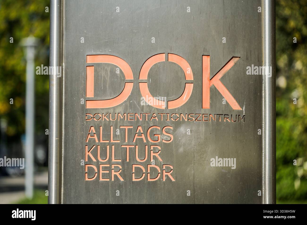 Schild, DOK, Dokumentationszentrum Alltagskultur der DDR ...