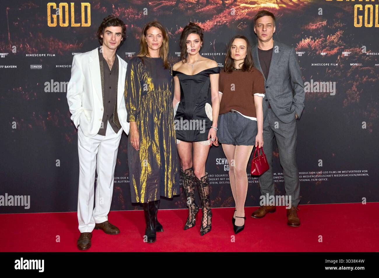 bei der Premiere der ARD-Miniserie Schwarzes Gold im Kuppelsaal ...