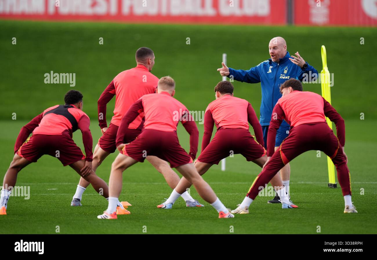 Nottingham Forest manager Sean Dyche with the players during a training ...