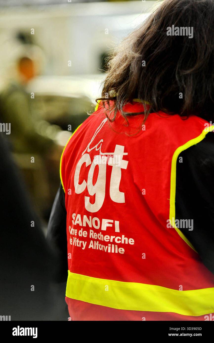 The inter-union union calls for a rally in front of La Maison Sanofi to ...