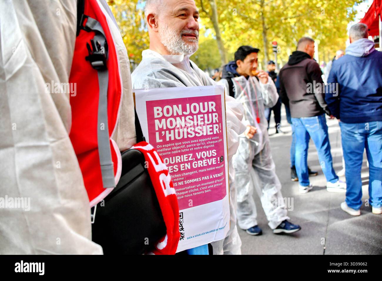 The inter-union union calls for a rally in front of La Maison Sanofi to ...