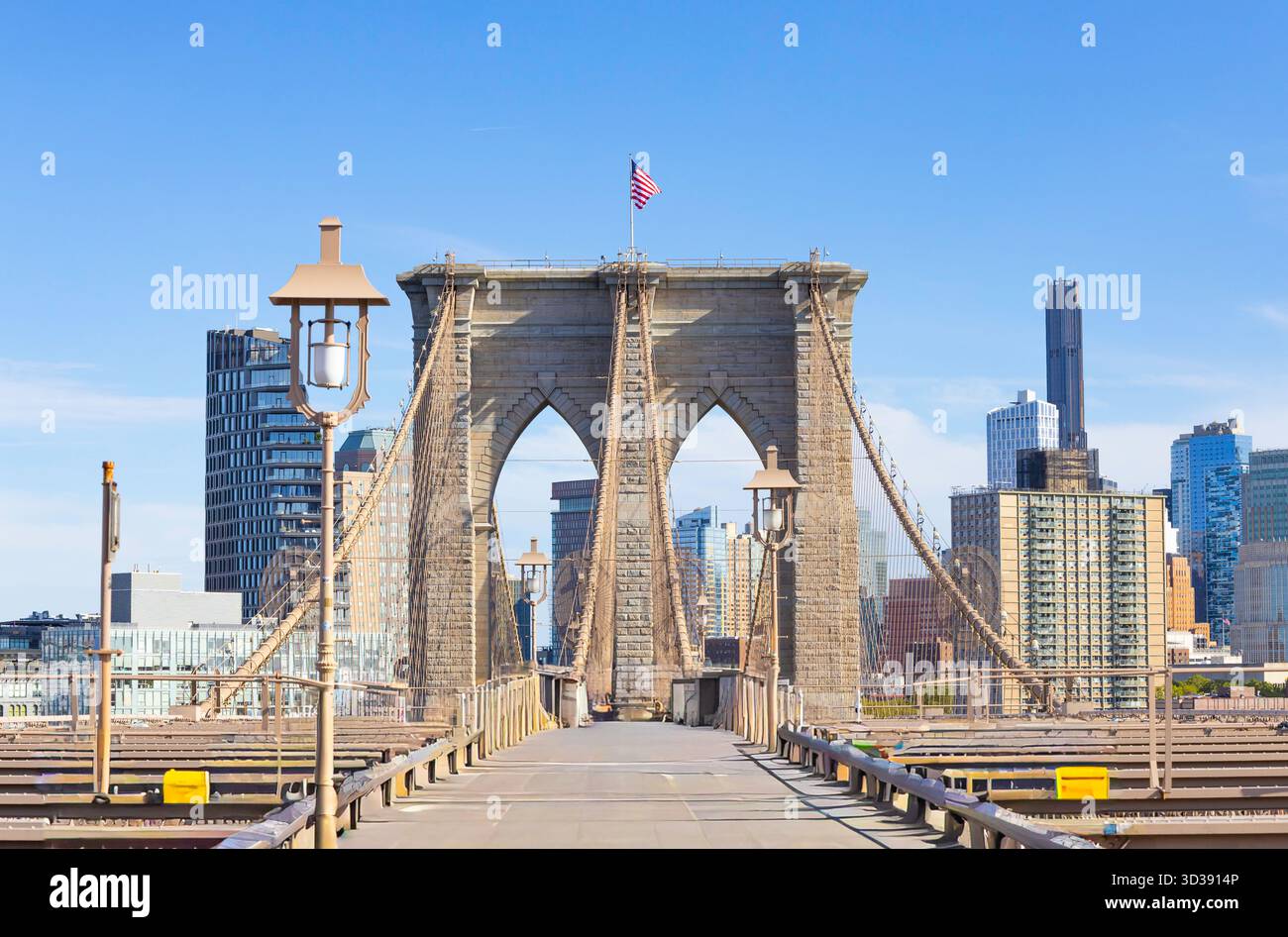 The pedestrian section of the Brooklyn Bridge in New York City is empty ...