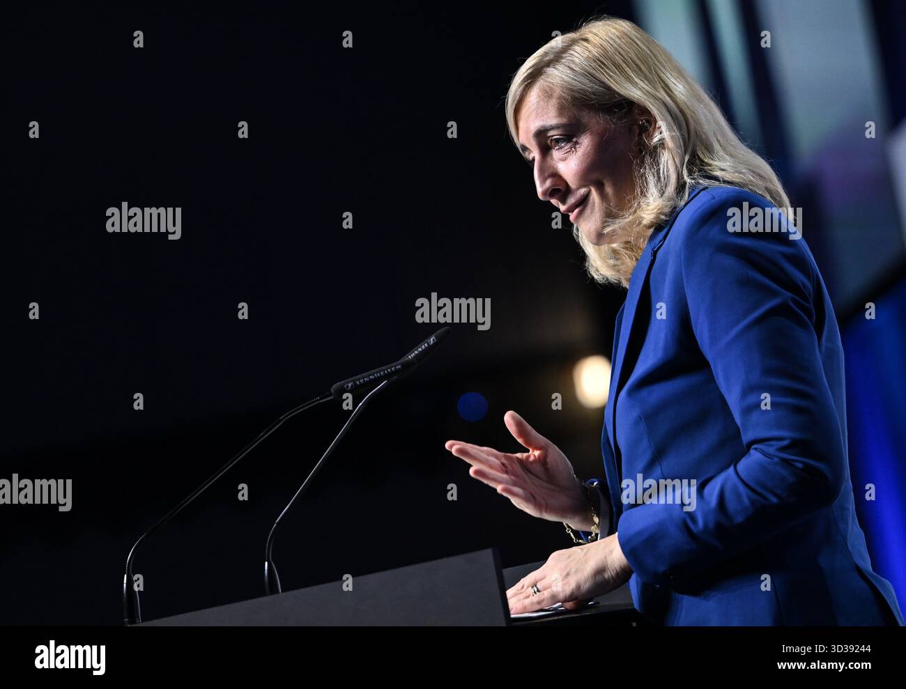 05 November 2025, Berlin: Nina Warken (CDU), Federal Minister of Health ...