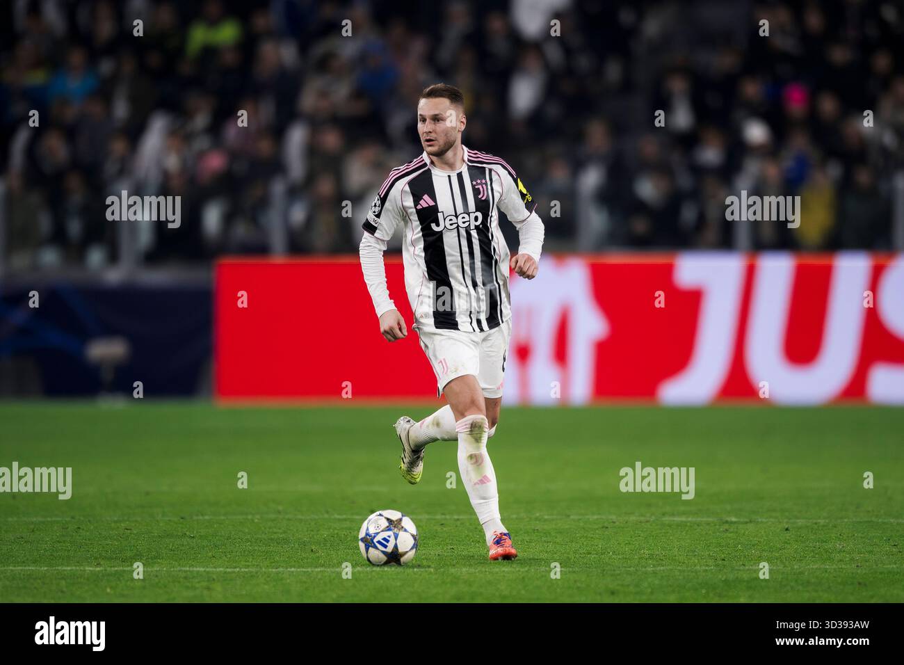 Teun Koopmeiners of Juventus FC in action during the UEFA Champions ...