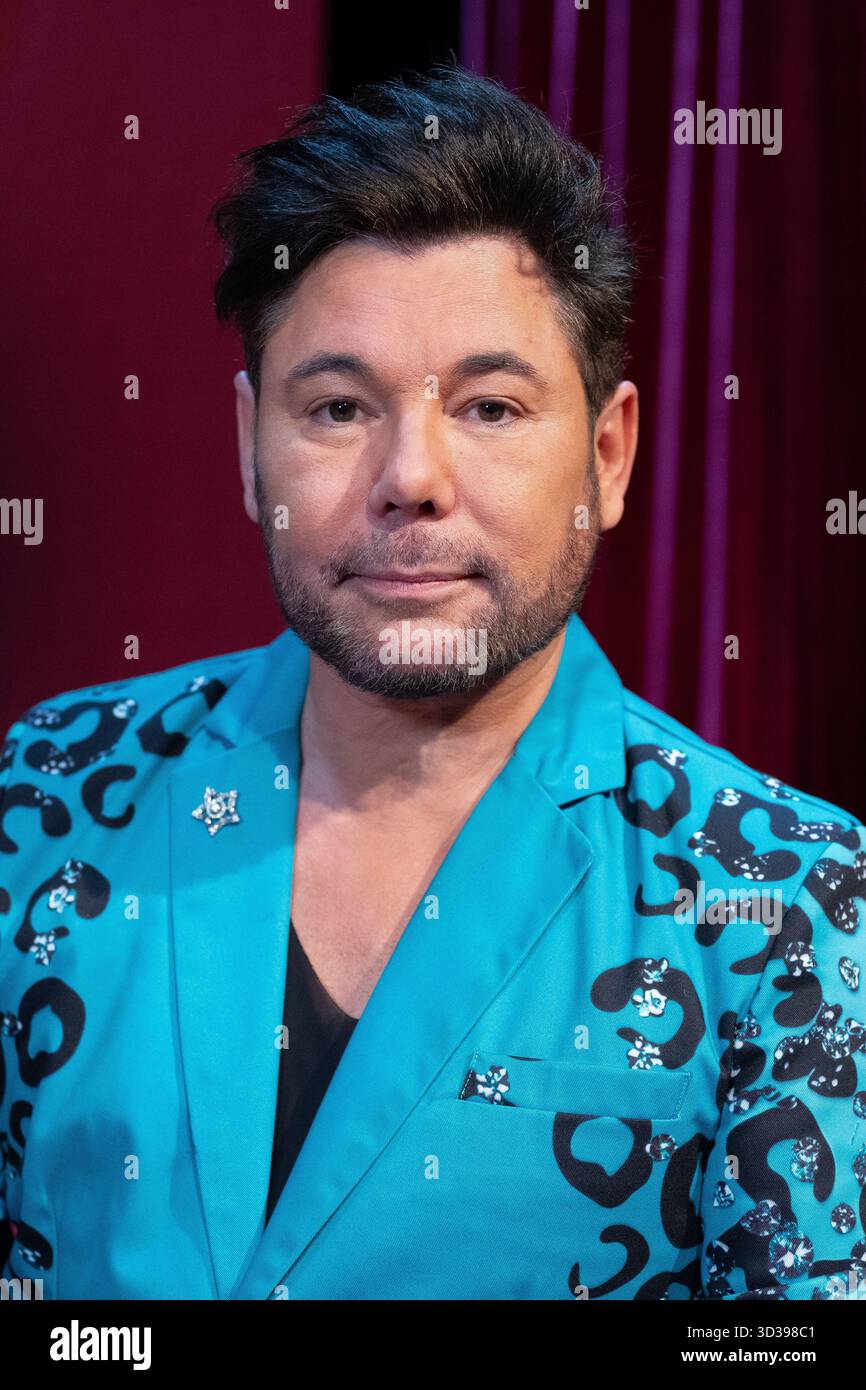 Singer Miguel Poveda poses during the album premiere of "El arbol de la ...