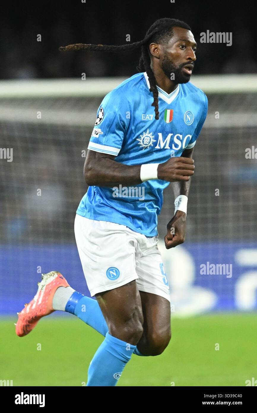 Andre Frank Zambo Anguissa of SSC Napoli look on during the Uefa ...