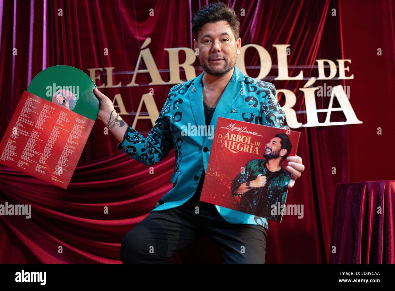 Singer Miguel Poveda poses during the album premiere of "El arbol de la ...