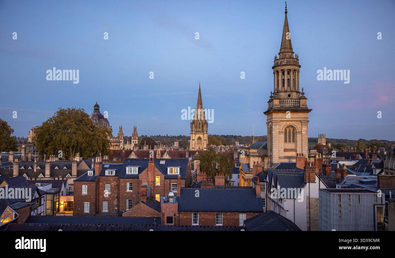 Panoramic view of the historic Oxford skyline from a rooftop ...
