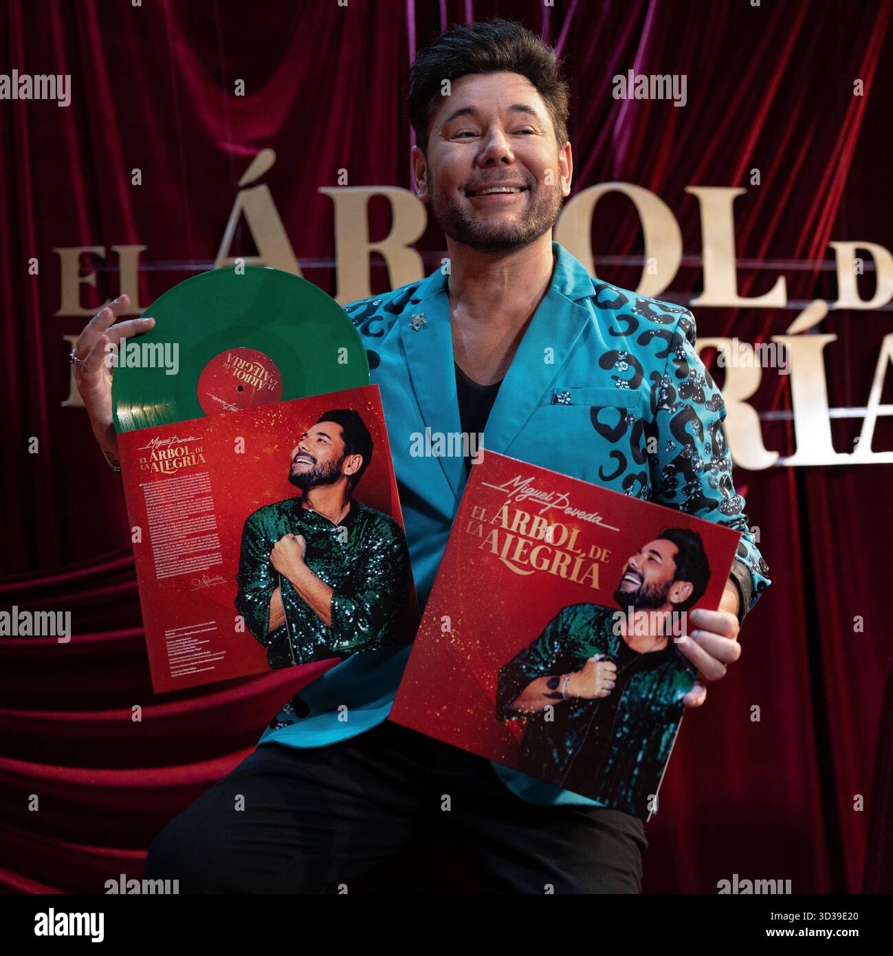 Singer Miguel Poveda poses during the album premiere of "El arbol de la ...