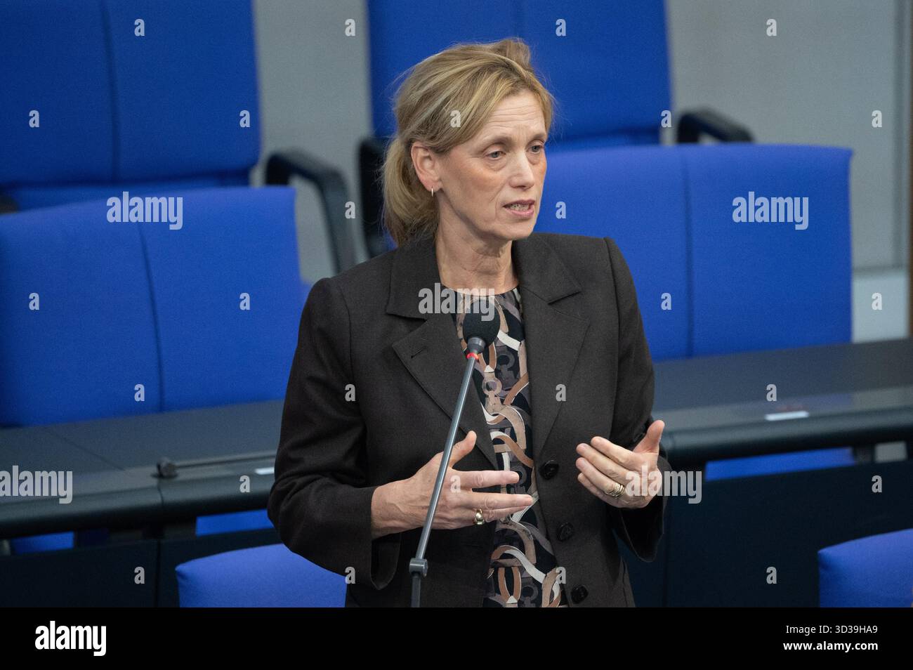 05 November 2025, Berlin: Karin Prien (CDU), Federal Minister of ...