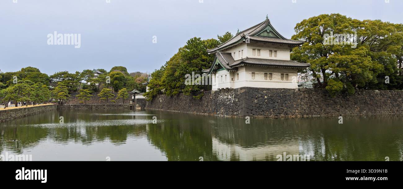 Palace wall and canal surrounding Fukiage Omiya Palace in Kokyo park in ...