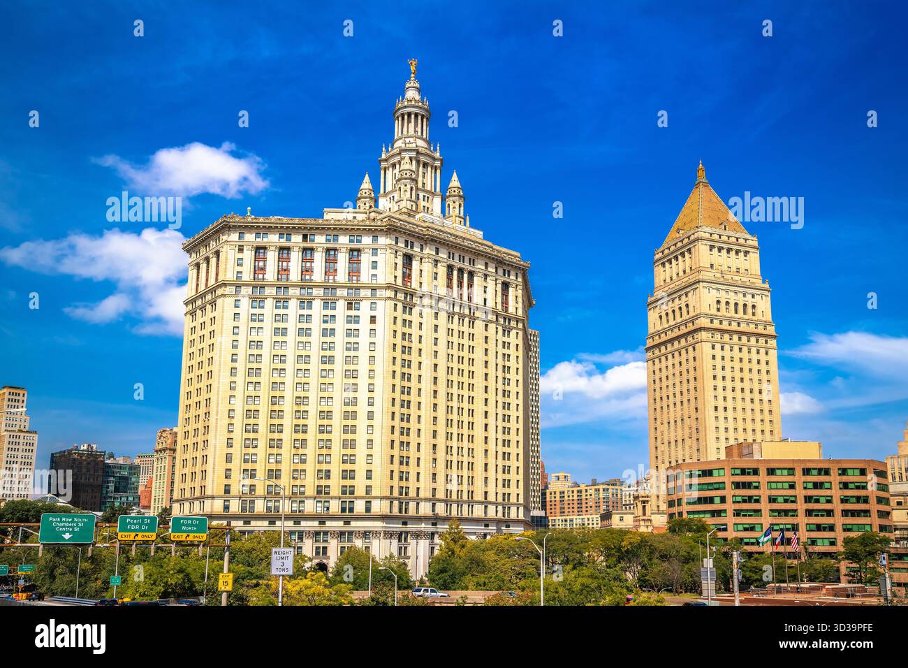 Manhattan Municipal Building and United States Courthouse famous ...