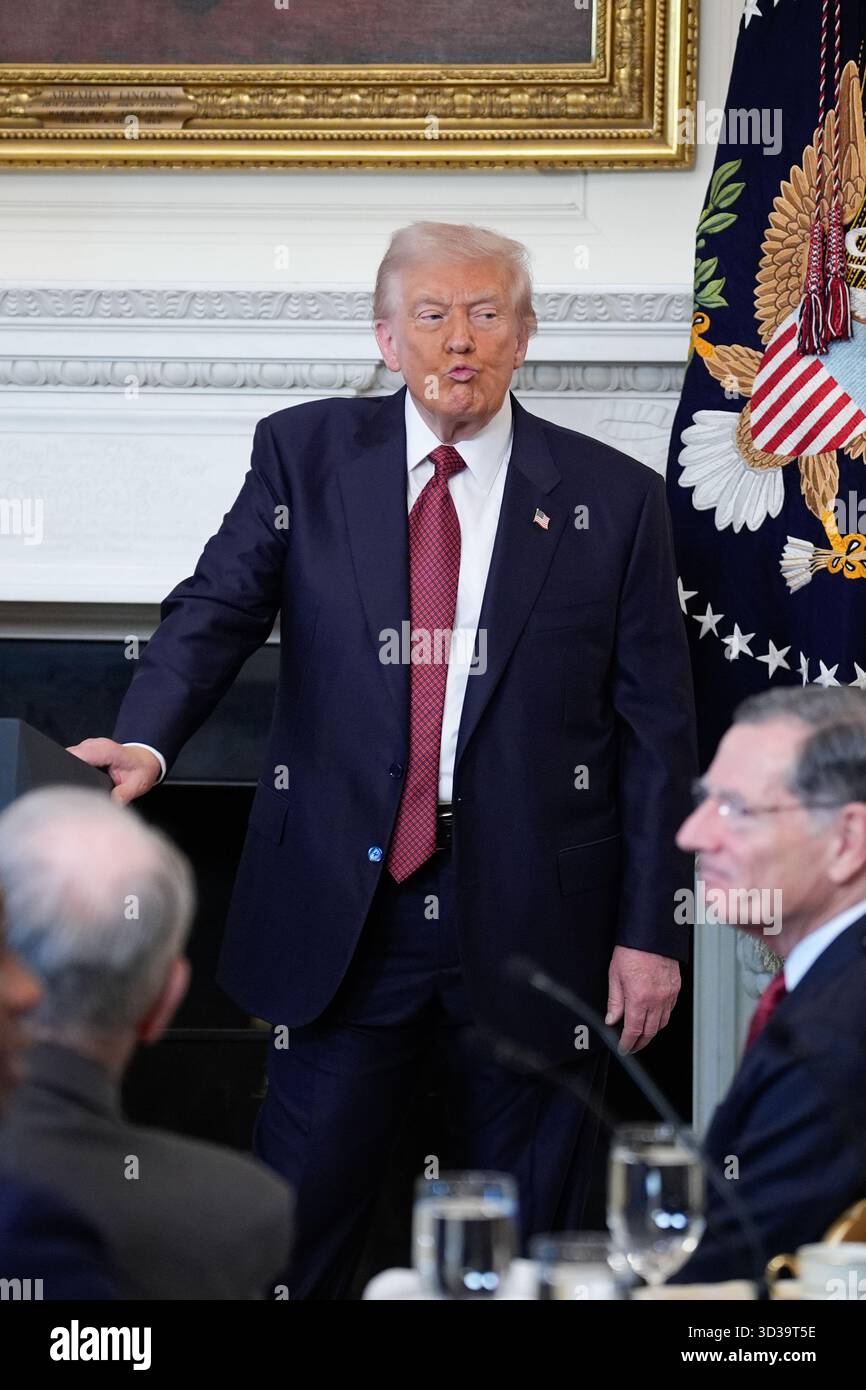 US President Donald Trump delivers remarks at the breakfast with ...