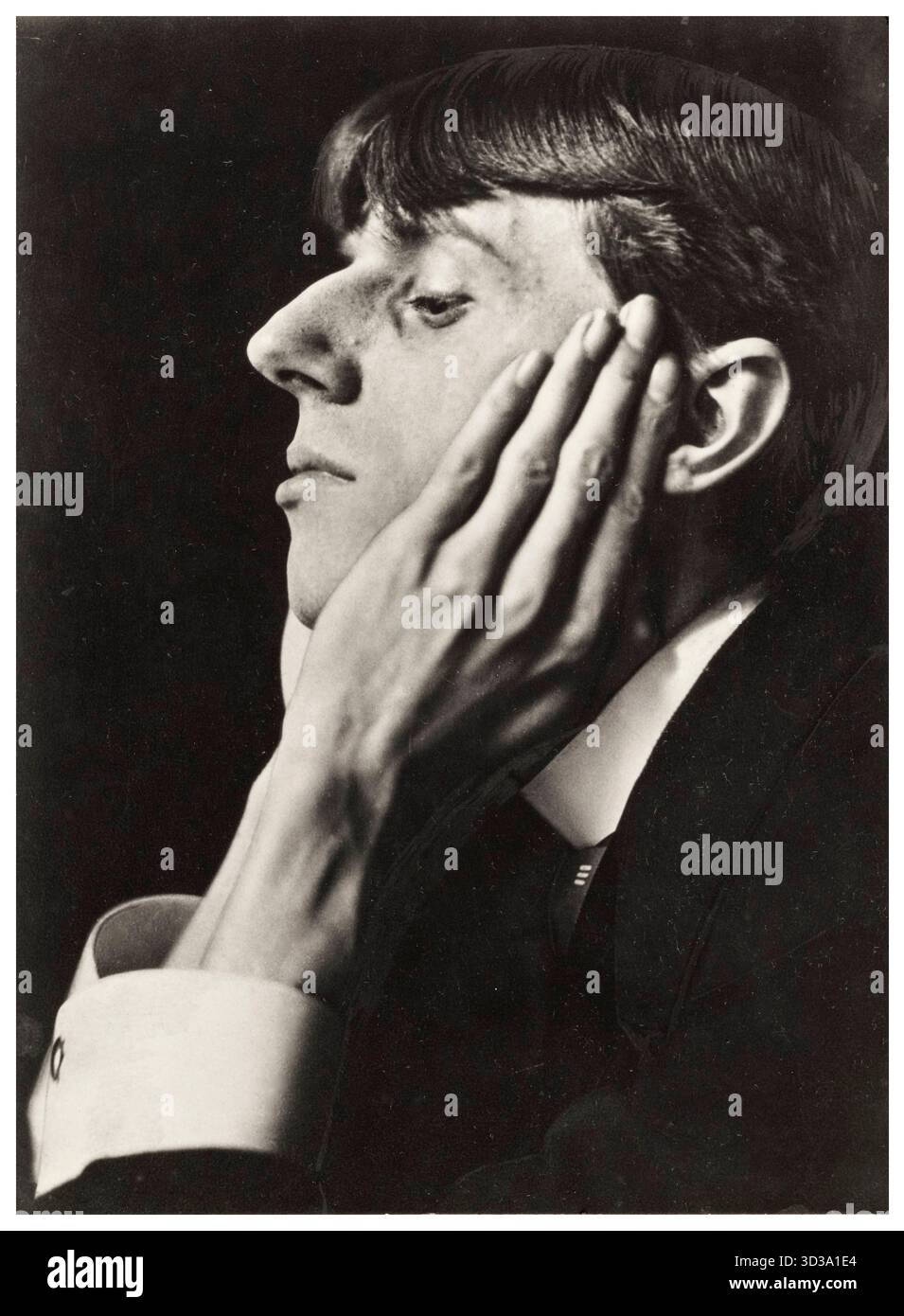 Aubrey Beardsley. Portrait photograph of the English illustrator and ...