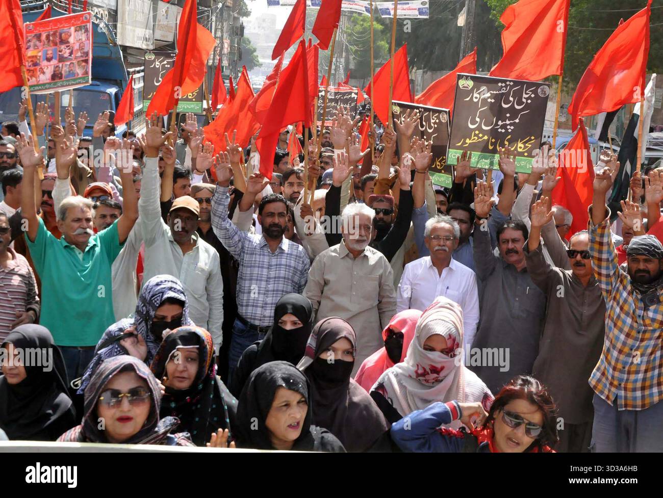 HYDERABAD, PAKISTAN, NOV 05: Members of All Pakistan WAPDA Hydro ...