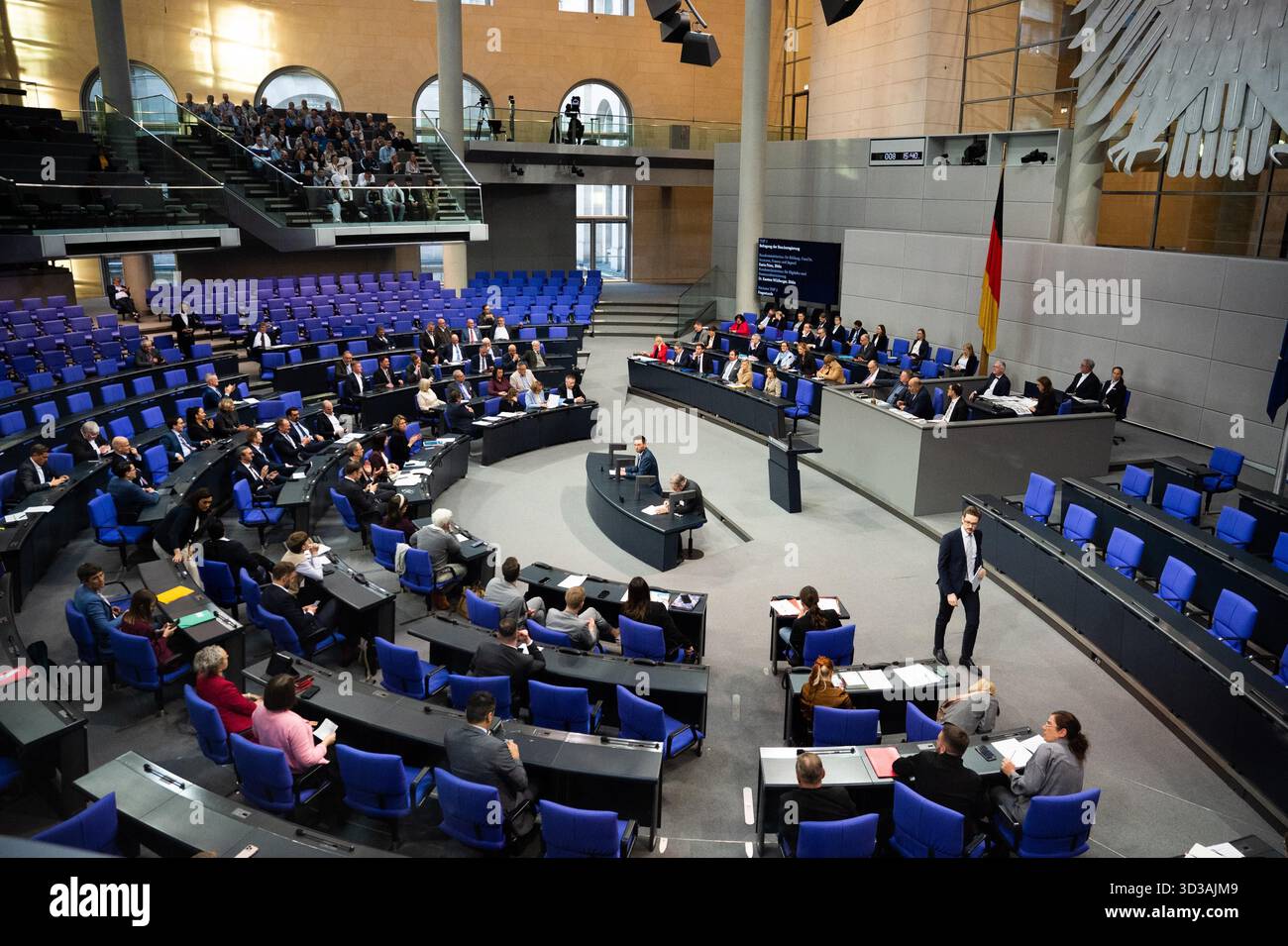 05 November 2025, Berlin: The plenary chamber during government ...