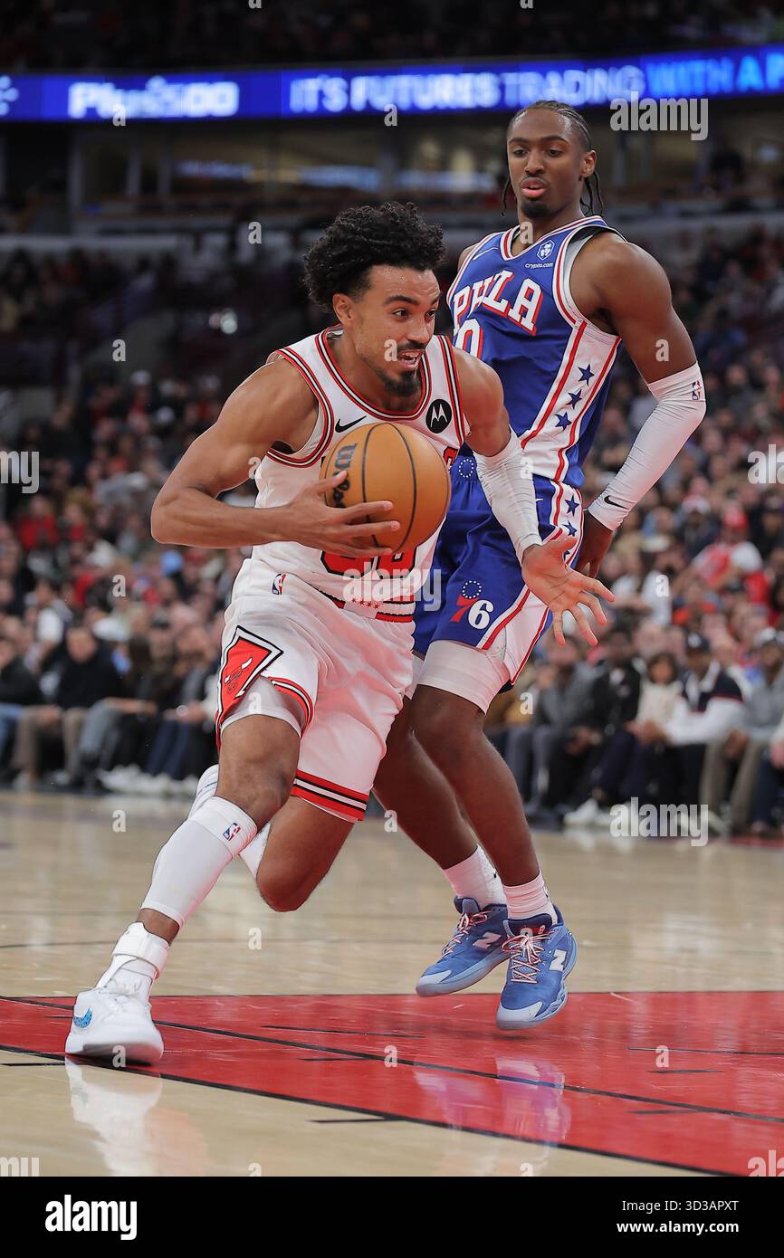 CHICAGO, IL - NOVEMBER 04: Tre Jones #30 of the Chicago Bulls drives to ...