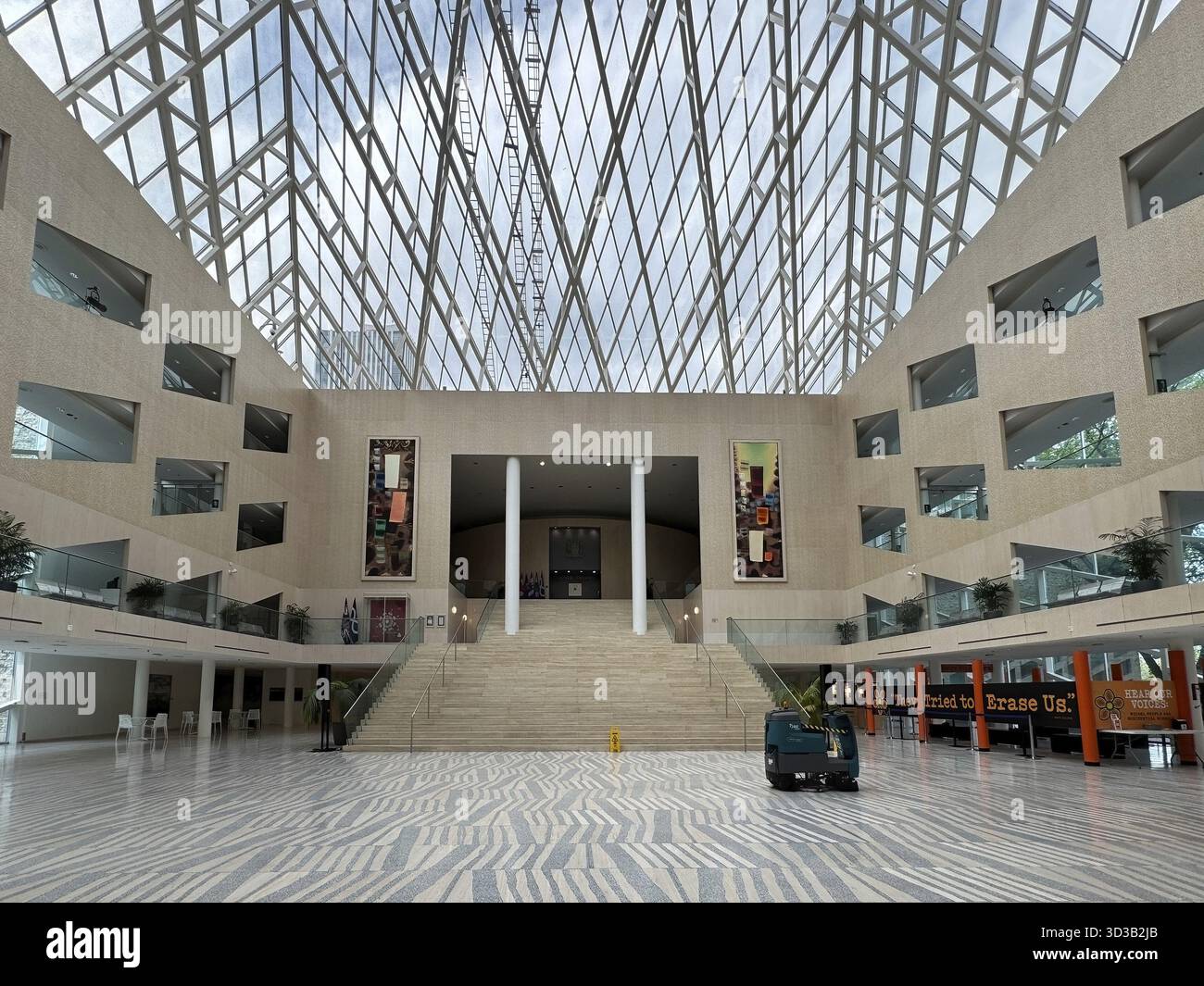 Civic geometry hi-res stock photography and images - Alamy