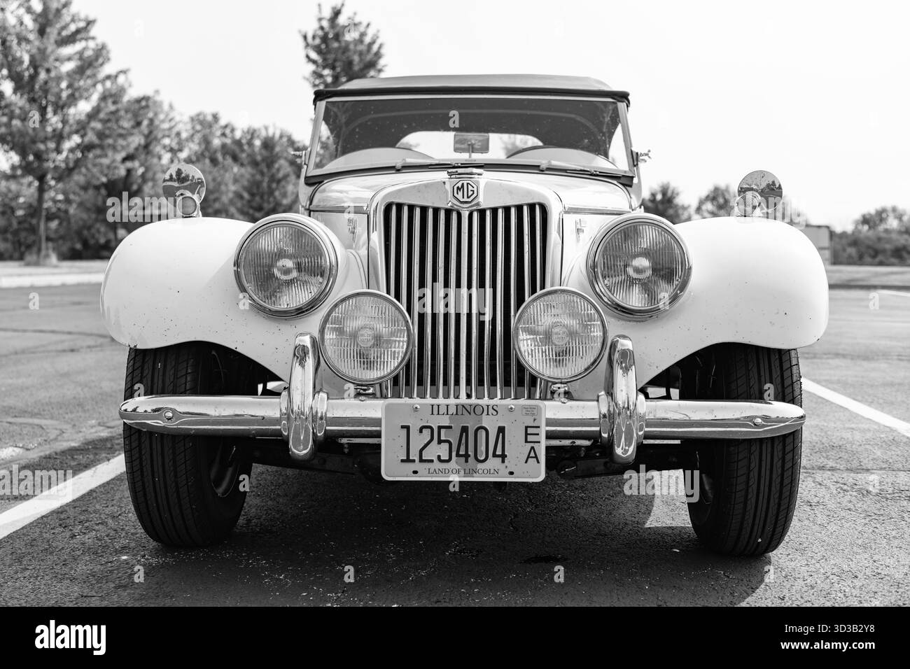 Chicago, Illinois, USA - September 08, 2024: 1954 MG TF retro sportscar ...