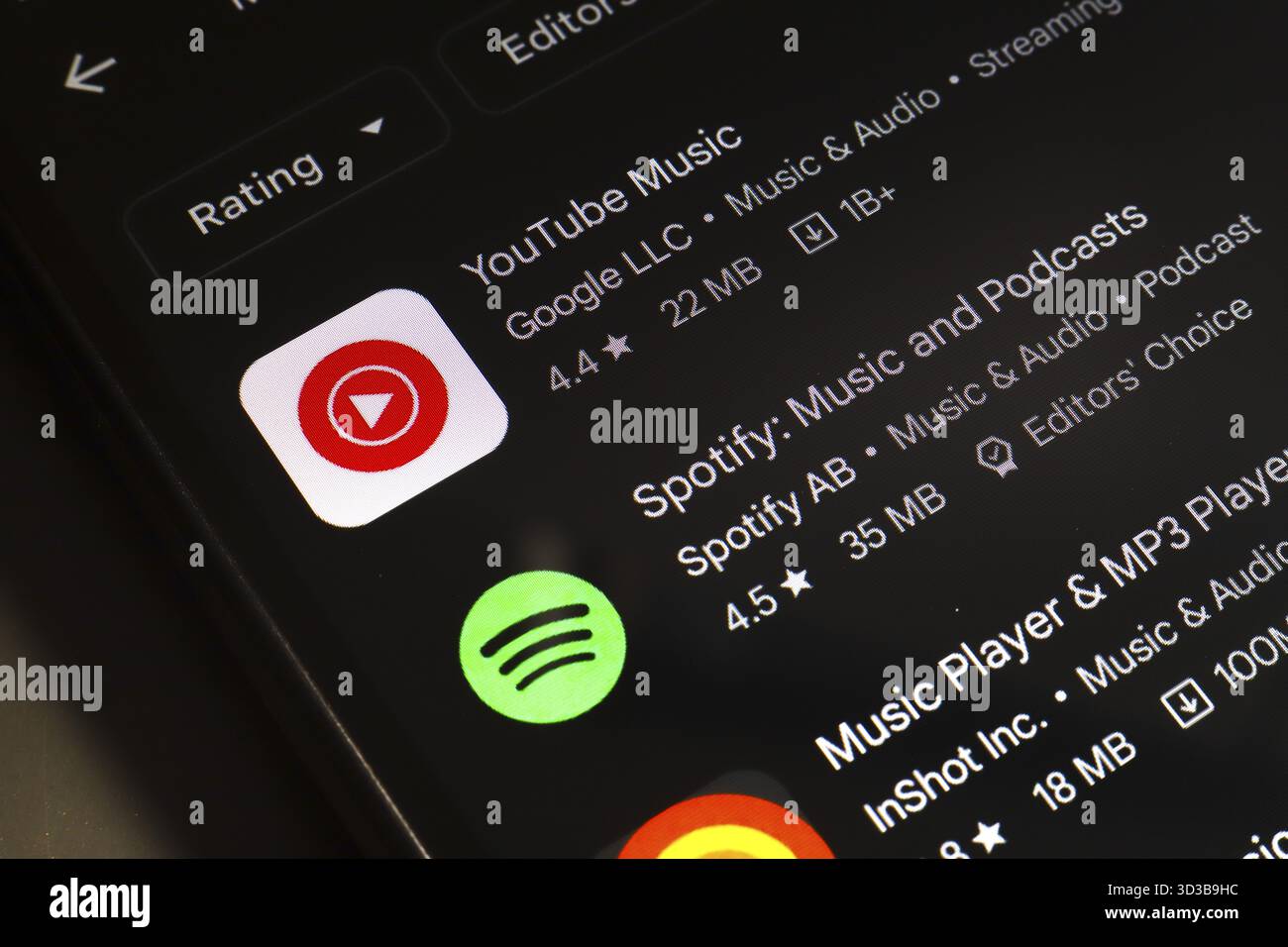 Youtube video player 2024 hi-res stock photography and images - Alamy