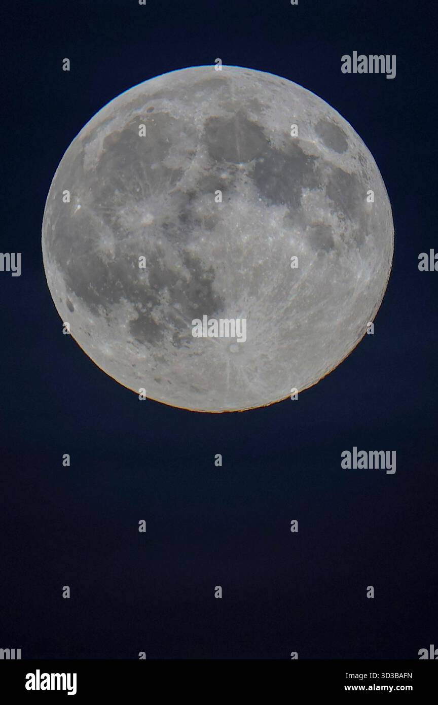 05 November 2025, Saxony, Leipzig: The so-called supermoon rises over ...