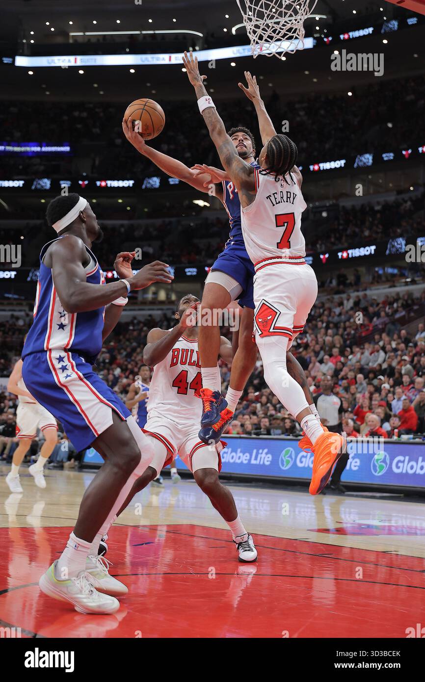 CHICAGO, IL - NOVEMBER 04: Kyle Lowry #7 of the Philadelphia 76ers ...