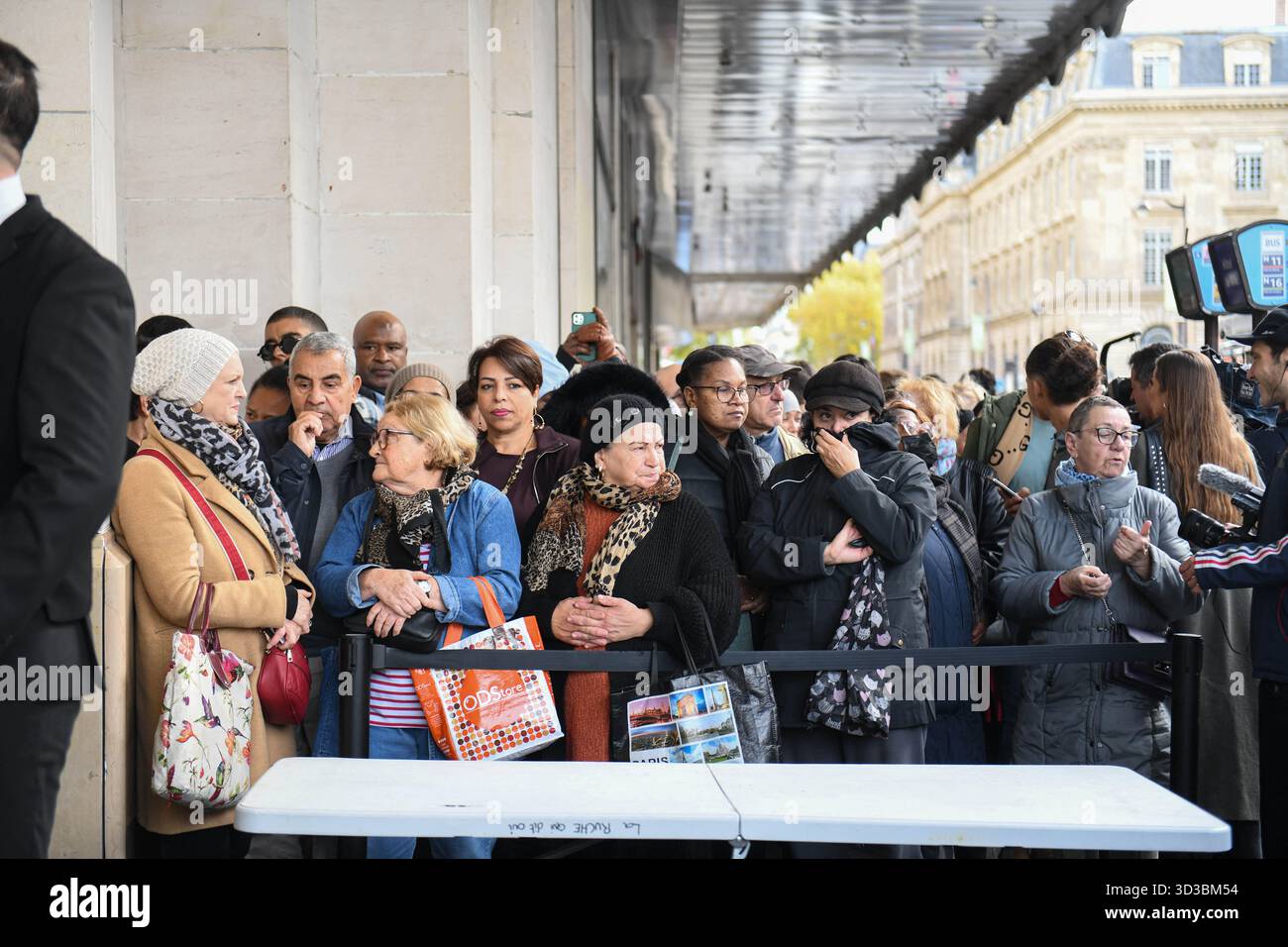 Several hundred people wait at the entrance to BHV to enter the Shein ...