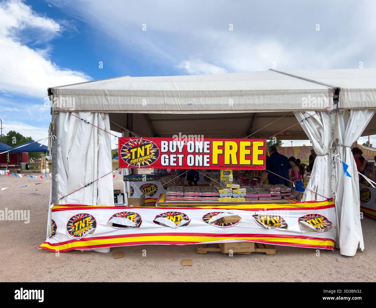Tented Booth with Bold Free Meat Sign Stock Photo - Alamy