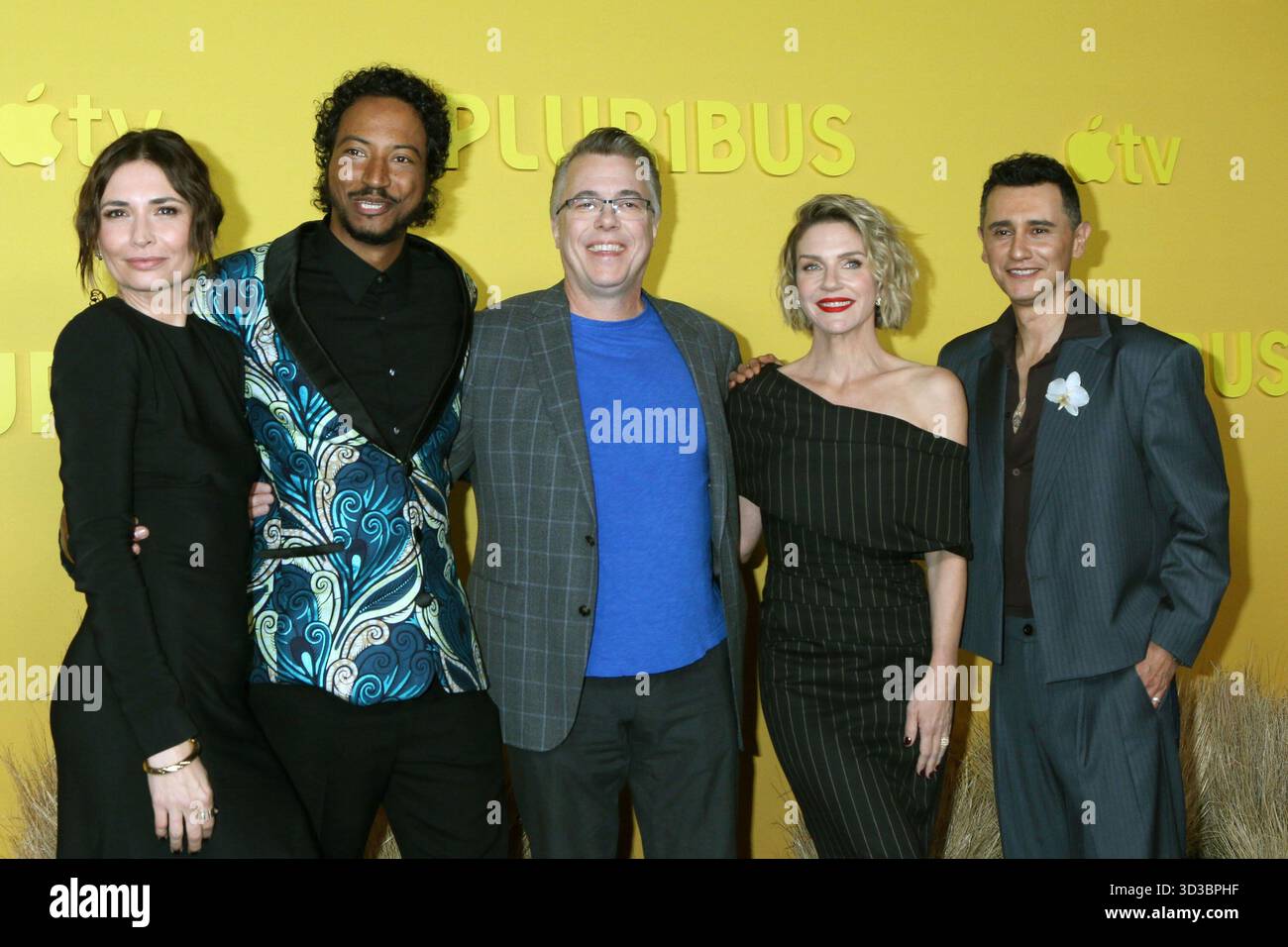 Karolina Wydra, Samba Schutte, Vince Gilligan, Rhea Seehorn, Carlos Manuel Vesga at arrivals for ...