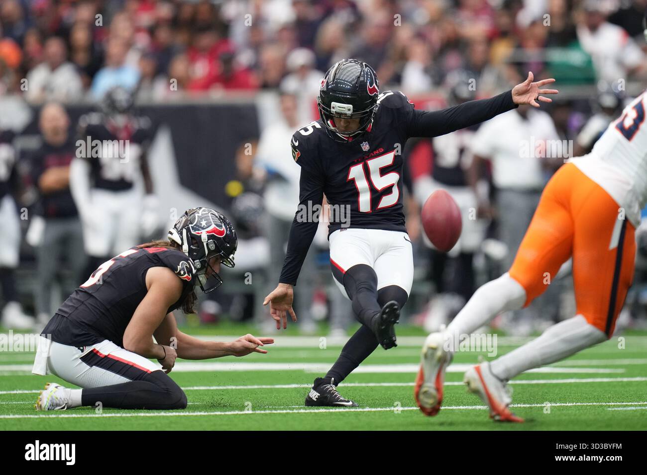 Houston Texans place kicker Ka'imi Fairbairn (15) kicks a field goal ...