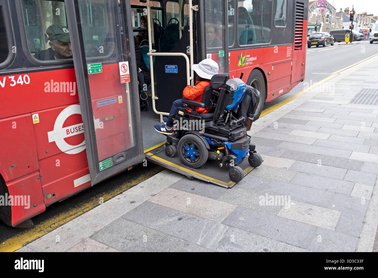 Teen in wheelchair ramp hi-res stock photography and images - Alamy