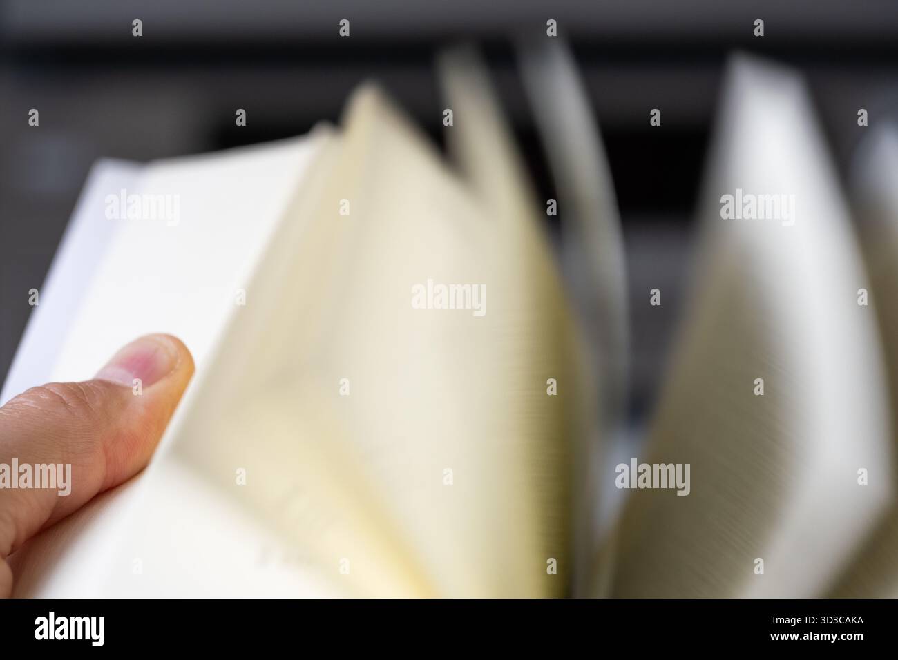 Flip through the pages hi-res stock photography and images - Alamy