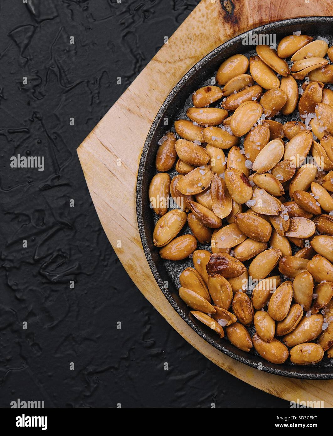 Food, Organic roasted salty peanuts in a pan Stock Photo - Alamy