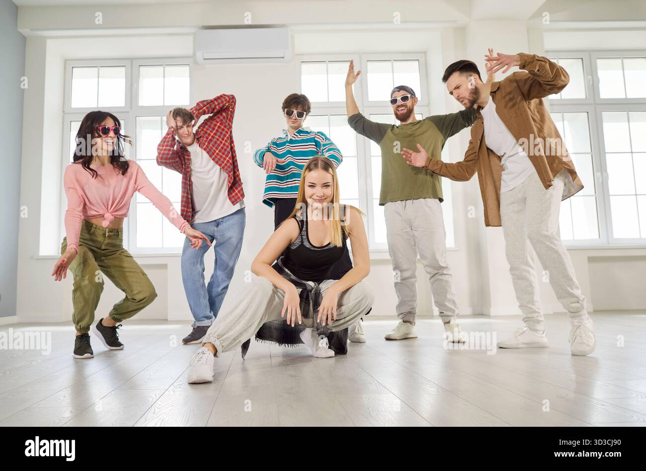 Group people dancing energetically hi-res stock photography and images ...
