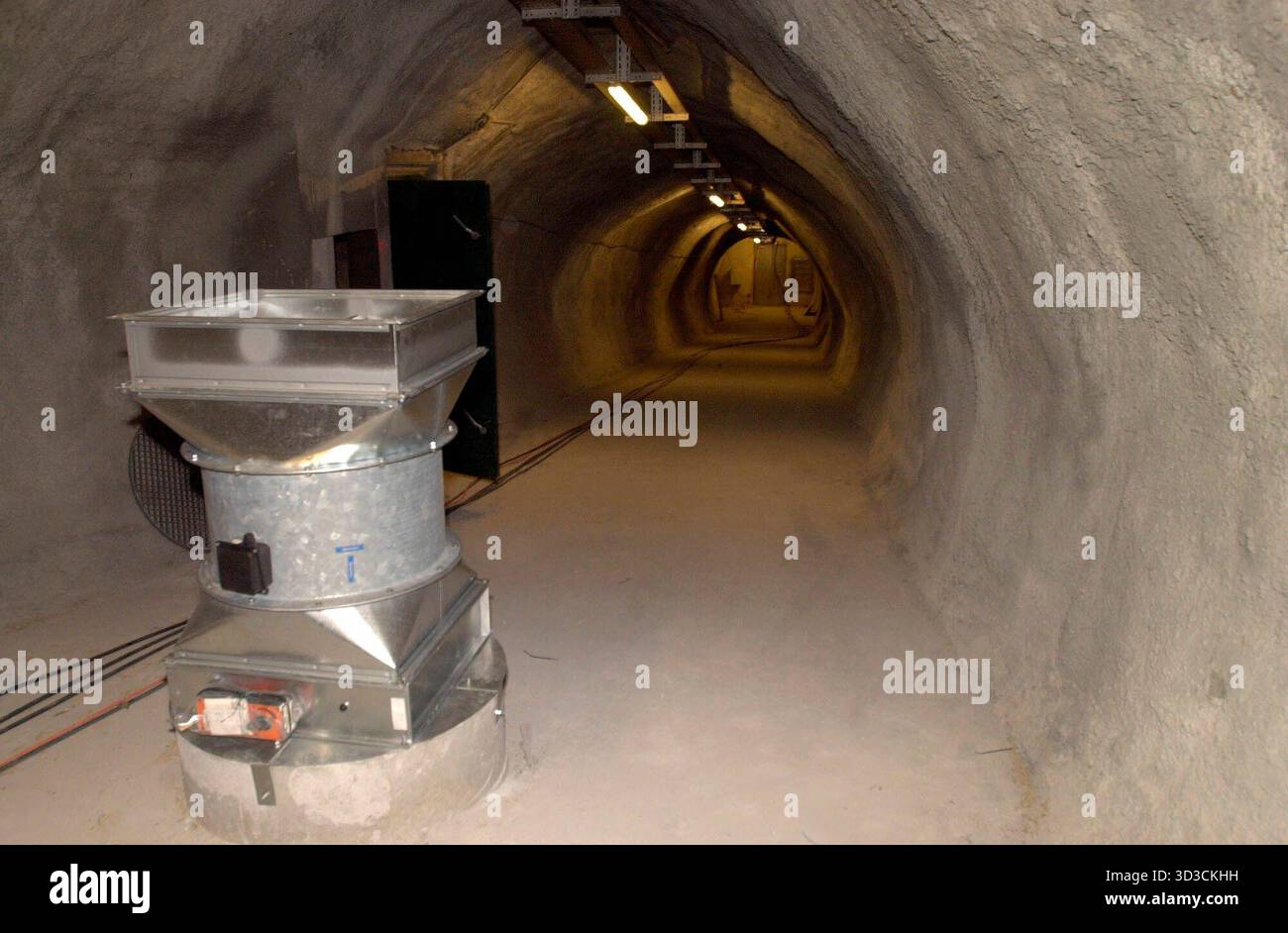 escape route in a tunnel, road traffic and tunnel safety escape route ...