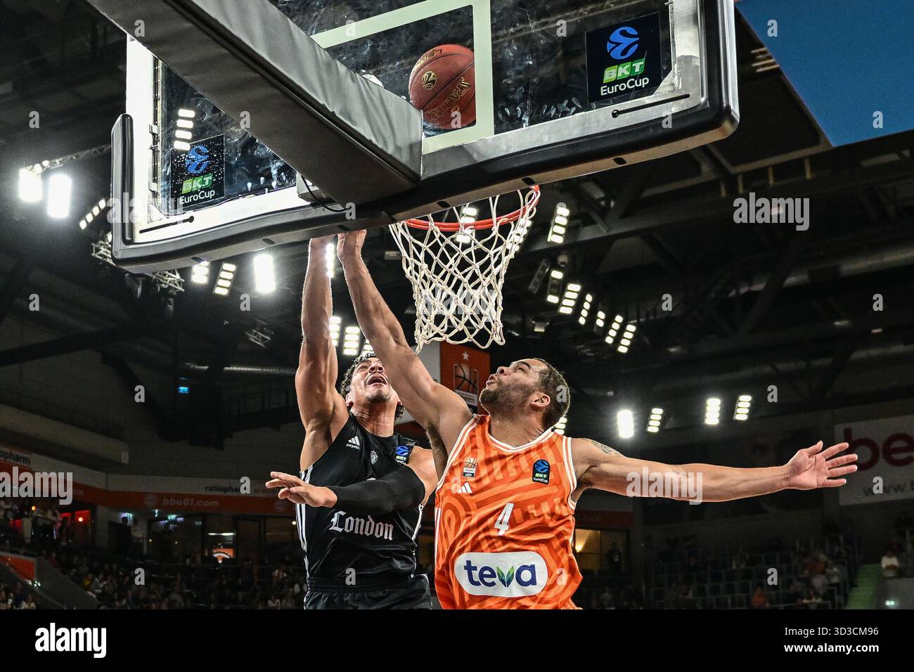 Joel Scott (London Lions, 1) makes the block against Christopher Ledlum ...